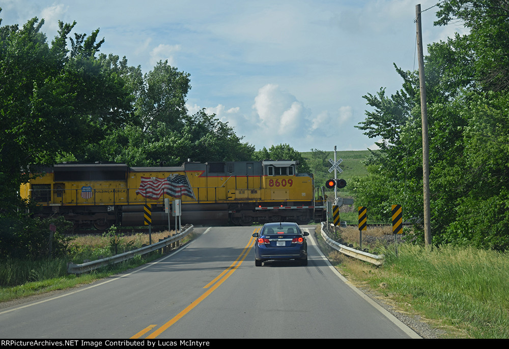 UP 8609 eastbound UP intermodal train